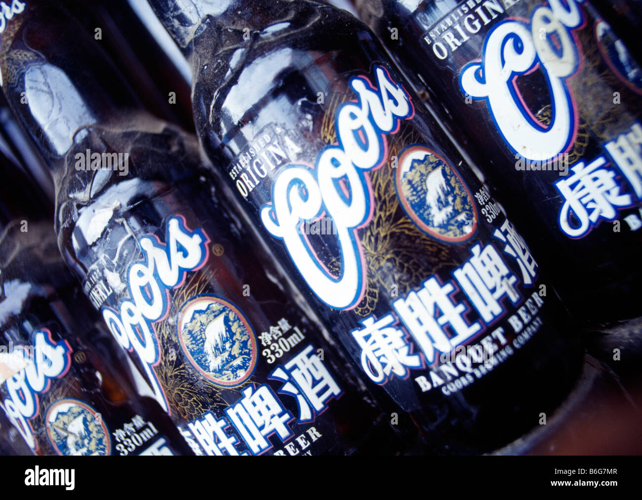 Brown coors bear bottles hi-res stock photography and images - Alamy