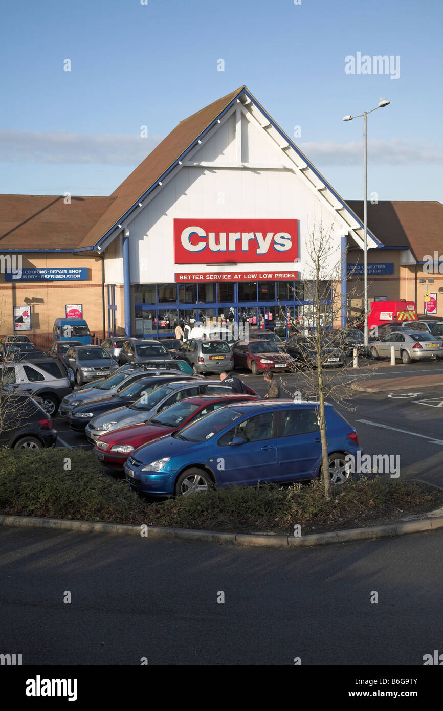 Currys shop and car park hi-res stock photography and images - Alamy