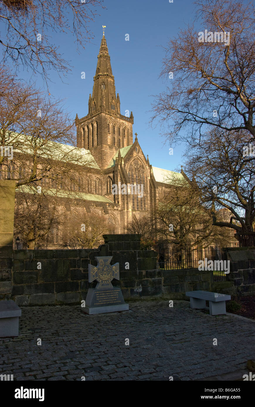 Victoria cross memorial glasgow cathedral hi-res stock photography and ...