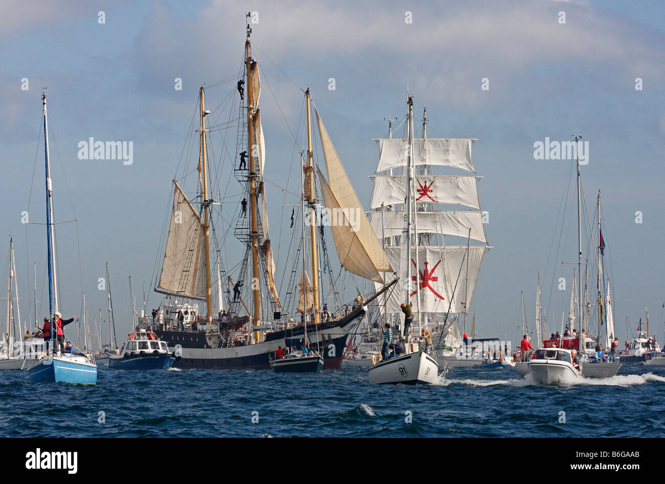 Ship parade hi-res stock photography and images - Alamy