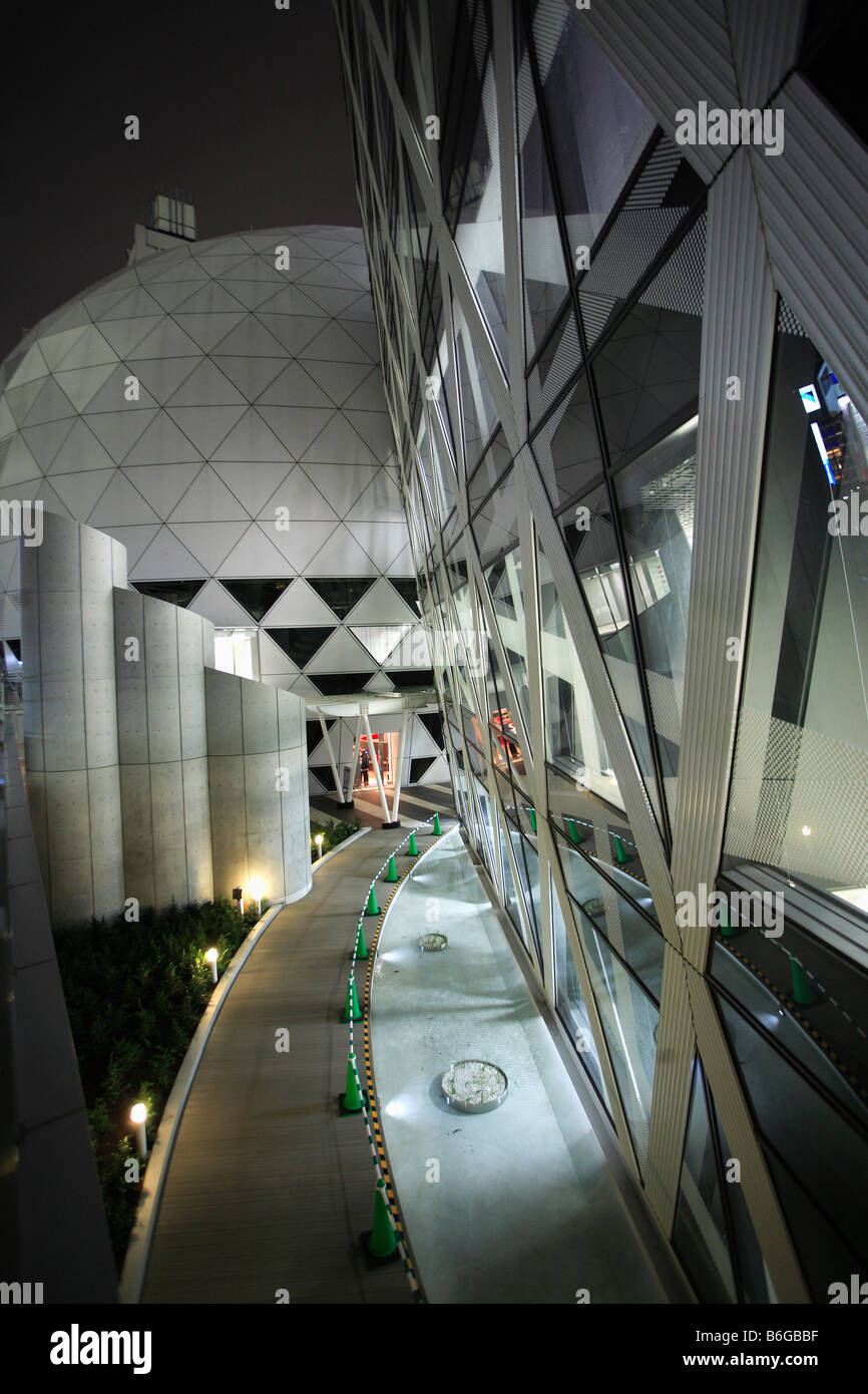 Japan Tokyo Shinjuku Cocoon Building Stock Photo - Alamy