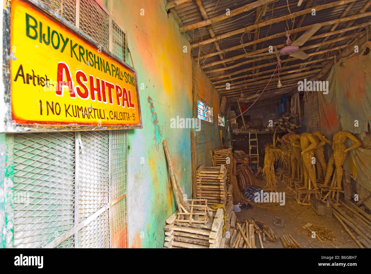 The studio of Bijoy Krishna Pal & Sons, in the potters market Kumortuli ...