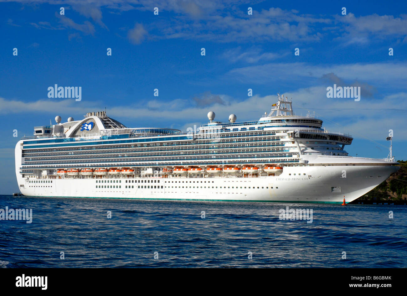 "Emerald Princess" cruise ship Stock Photo - Alamy