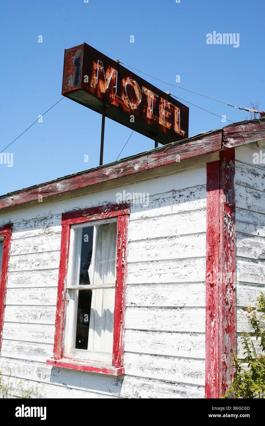 Decaying sign and building of an abandoned motel Stock Photo - Alamy