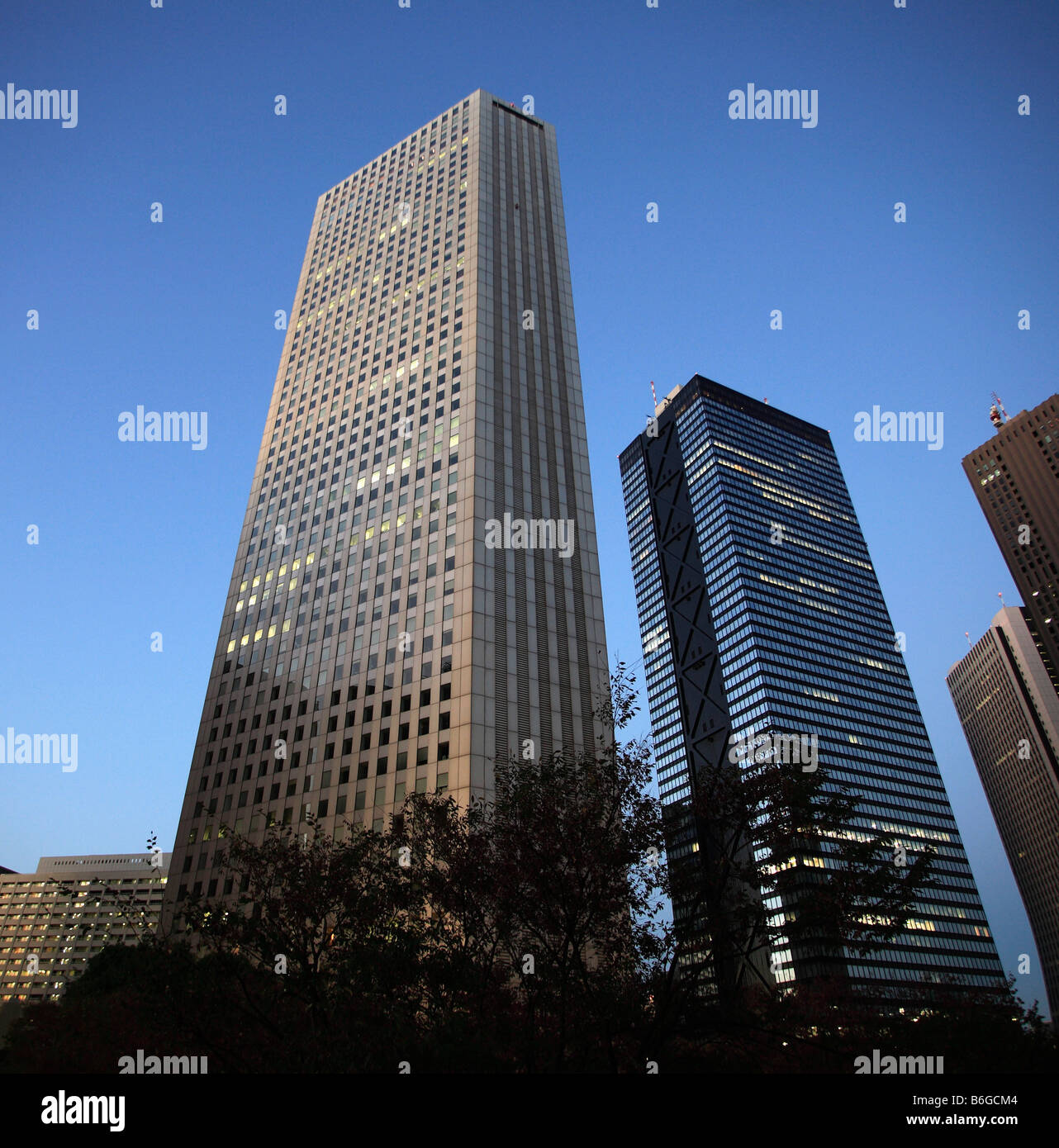 Japan Tokyo Shinjuku Sumitomo and Mitsui Buildings Stock Photo - Alamy