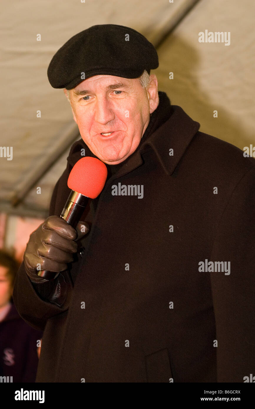 Russ Abbot turning on the Christmas lights in Sunningdale, Berkshire ...