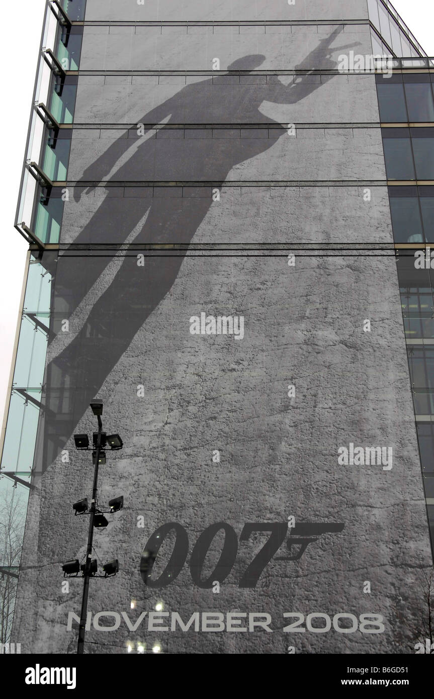 james bond 007 quantum of solace advertisement berlin building germany ...