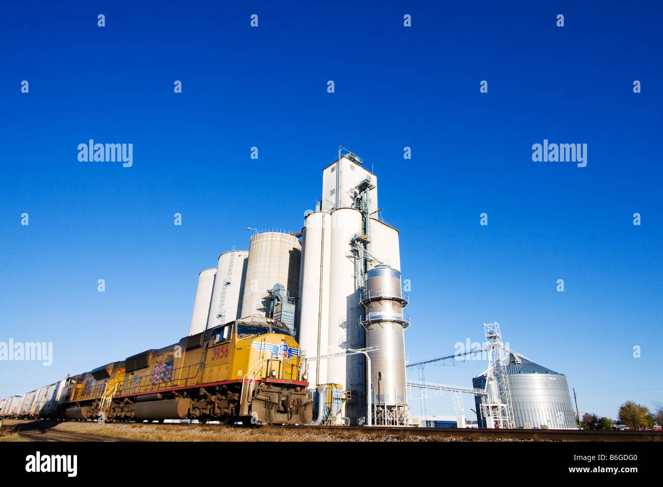 An eastbound Union Pacific freight train speeds by the giant grain ...