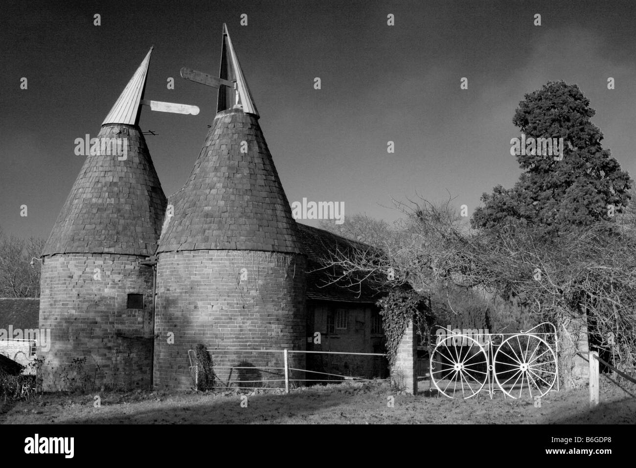 Hop kilns hi-res stock photography and images - Alamy