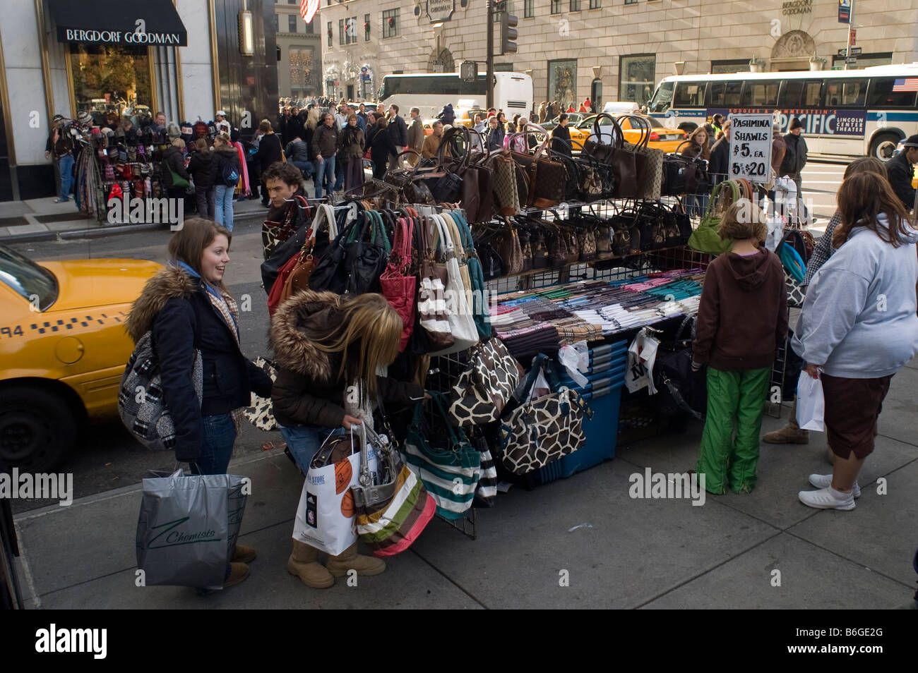 New york city street vendor hi-res stock photography and images - Alamy