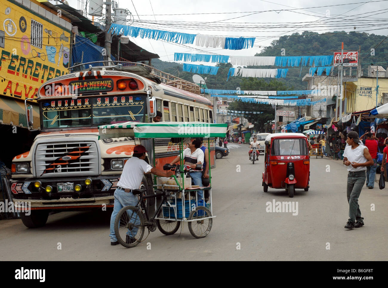 Chicken bus rickshaw hi-res stock photography and images - Alamy