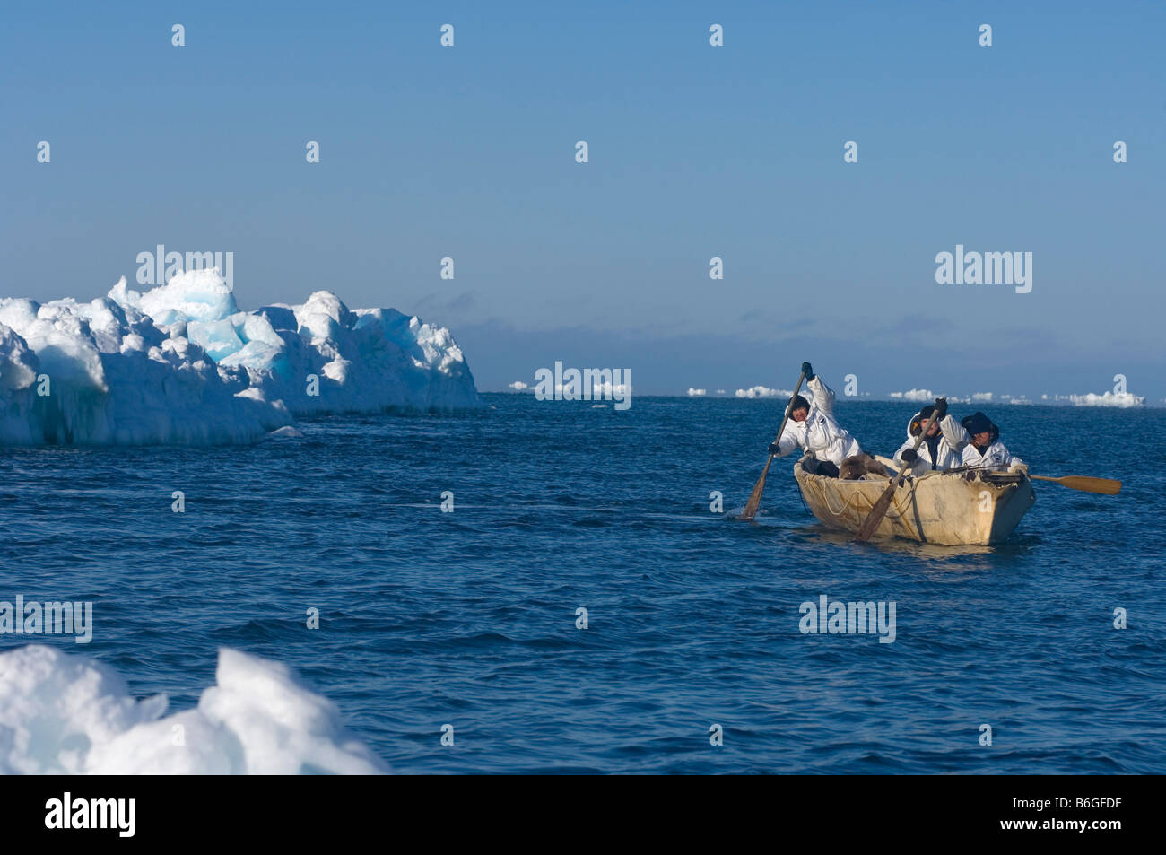 Umiak hunter hi-res stock photography and images - Alamy