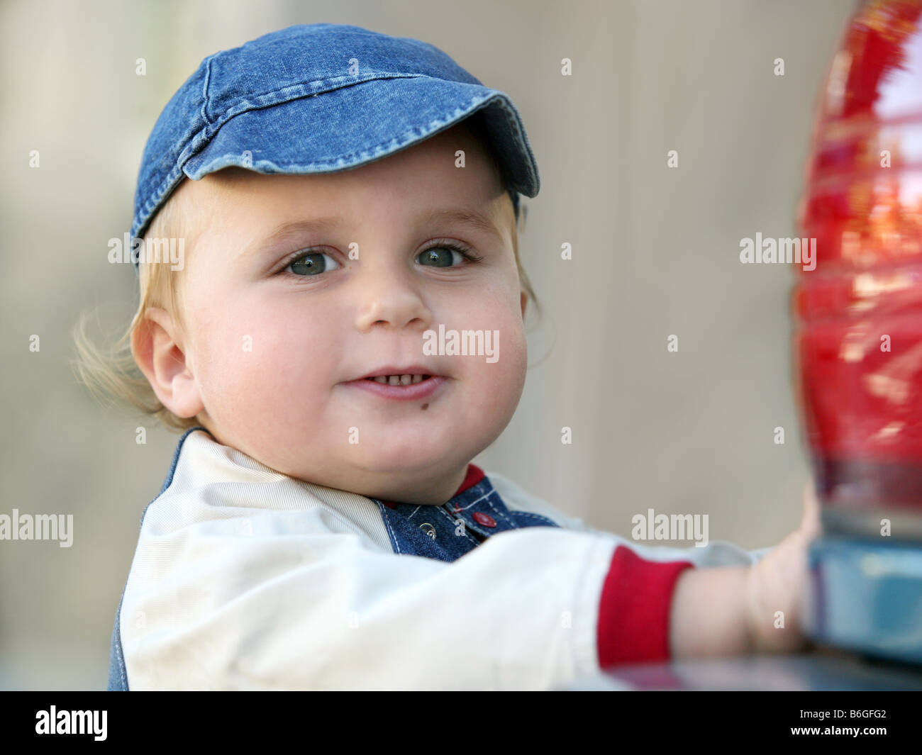 Child looking at old cars hi-res stock photography and images - Alamy