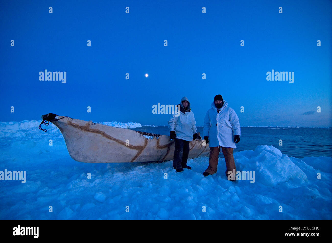 Umiak hunter hi-res stock photography and images - Alamy