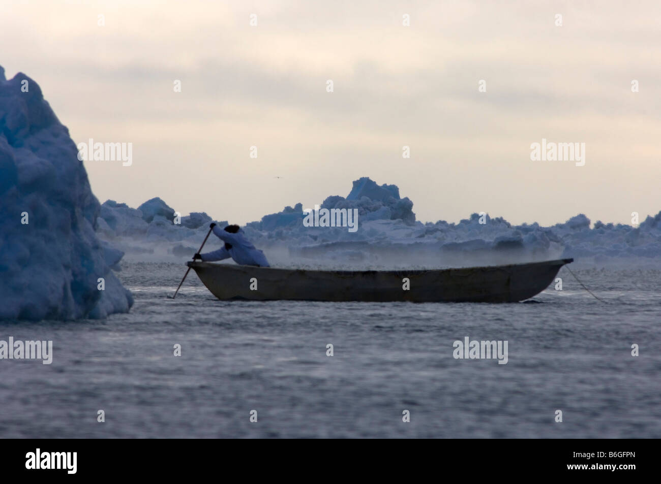 Umiak whaler hi-res stock photography and images - Alamy