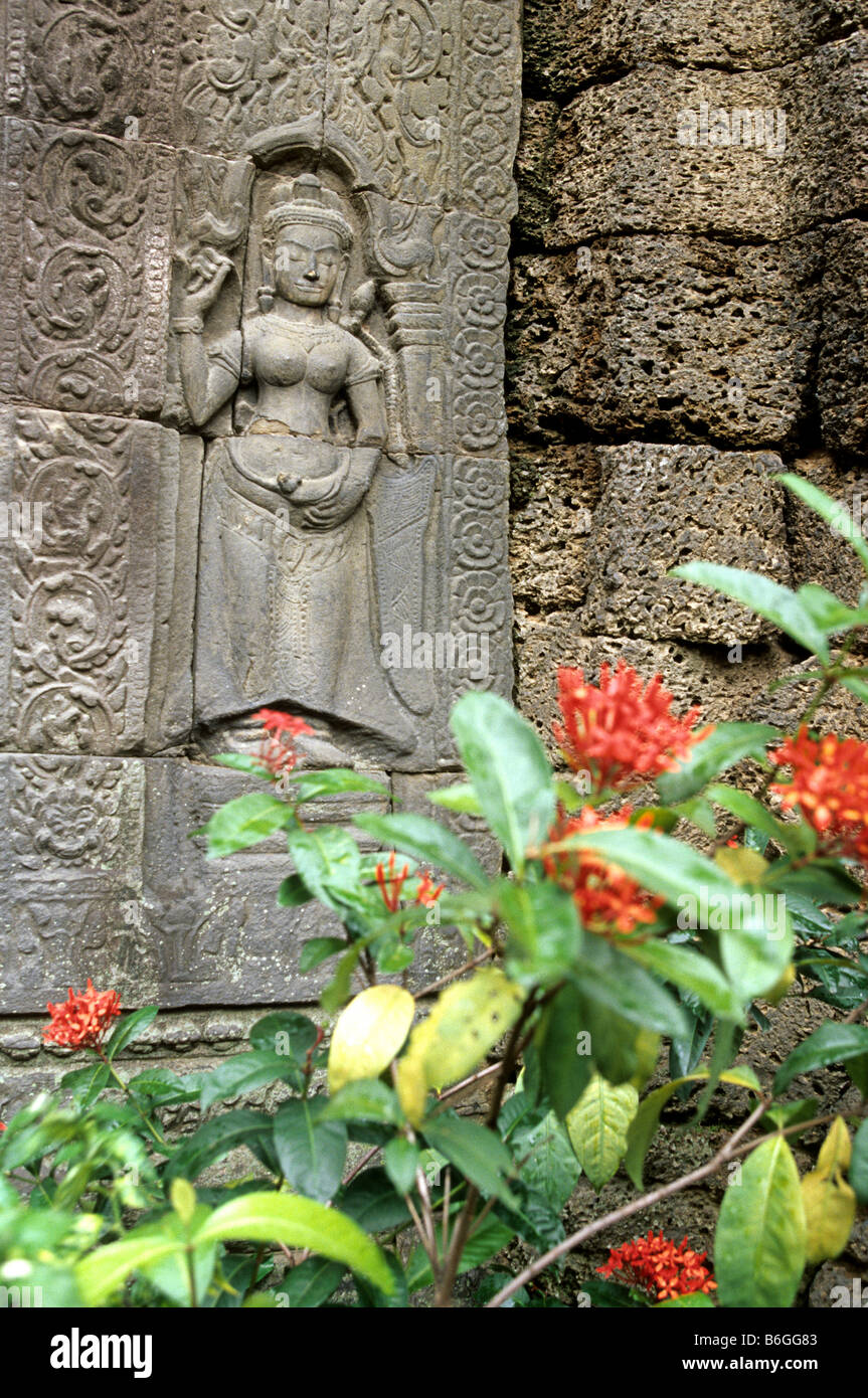 Khmer buddhist monk dancer relief hi-res stock photography and images ...