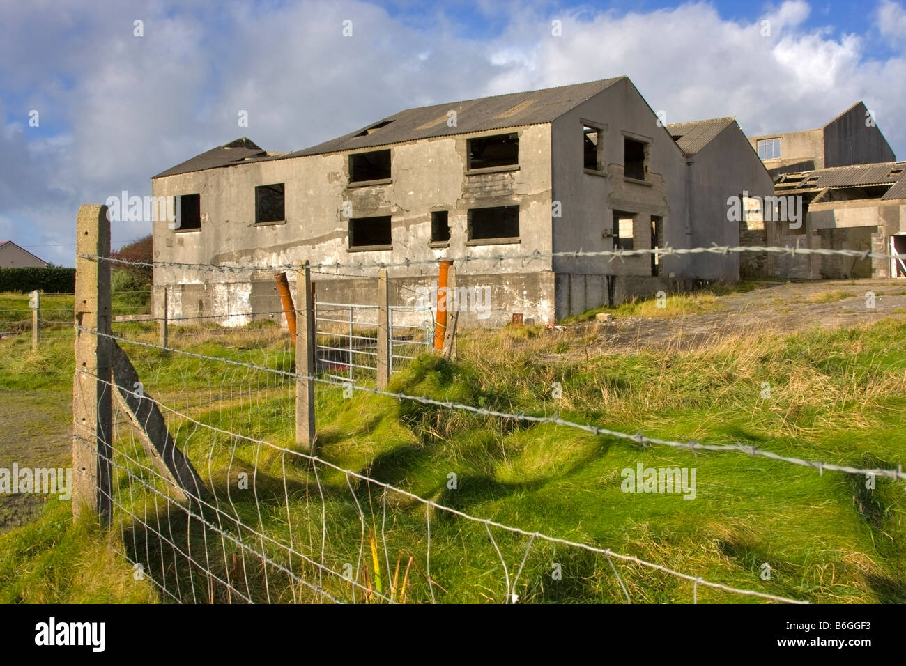 Derelict building buildings hi-res stock photography and images - Alamy