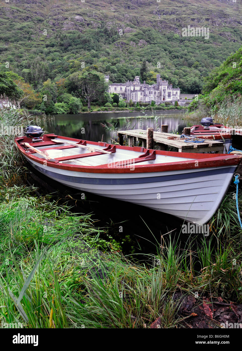Kylemore Abbey Lake High Resolution Stock Photography and Images - Alamy