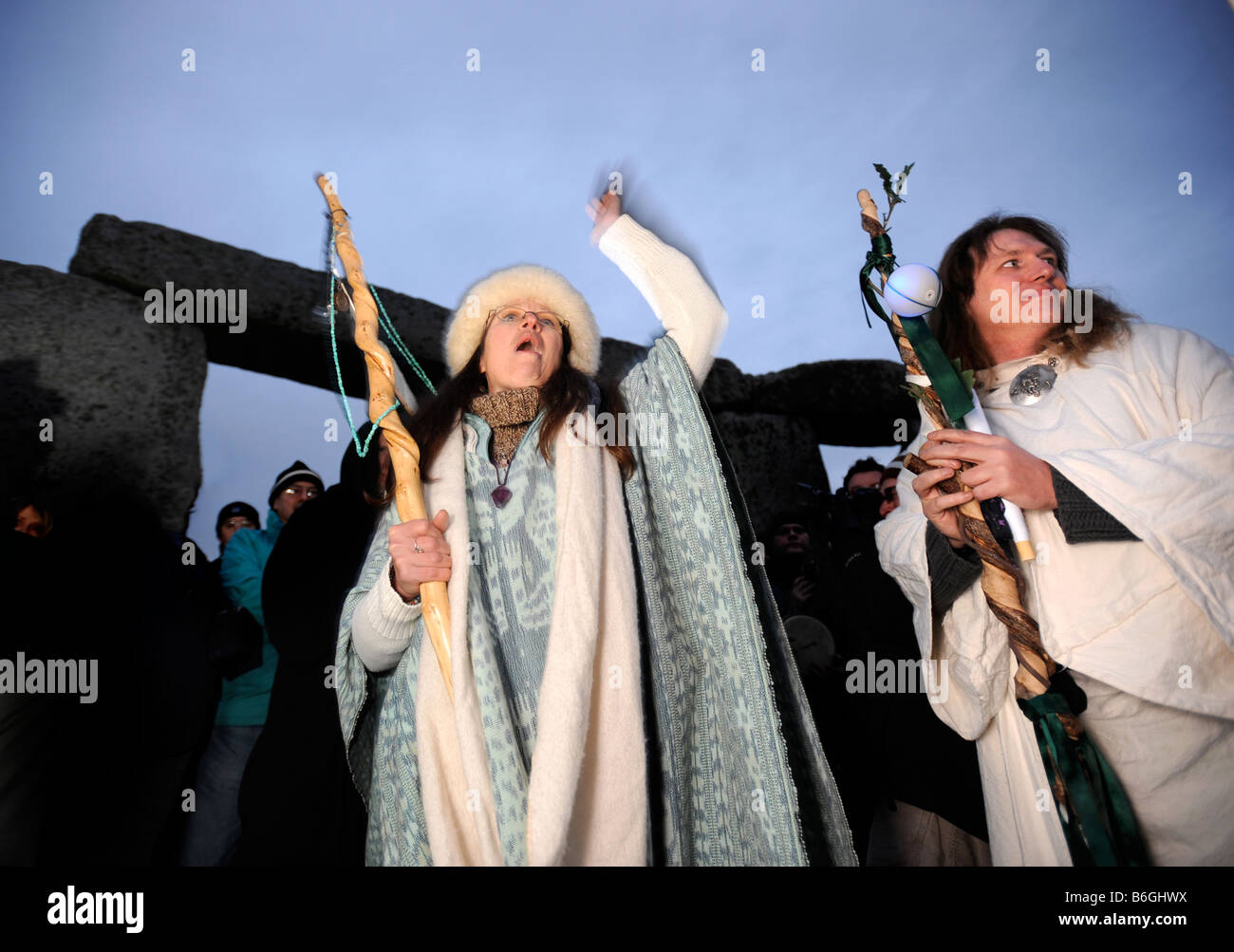 DRUIDS CELEBRATE AS THE SUN RISES ON THE WINTER SOLSTICE AT STONEHENGE ...