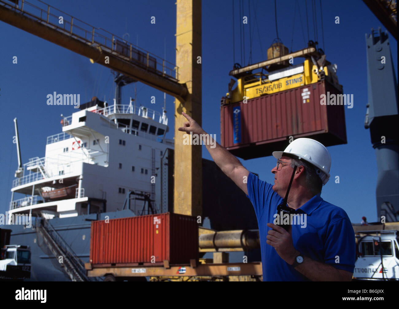 Overhead crane forward hi-res stock photography and images - Alamy
