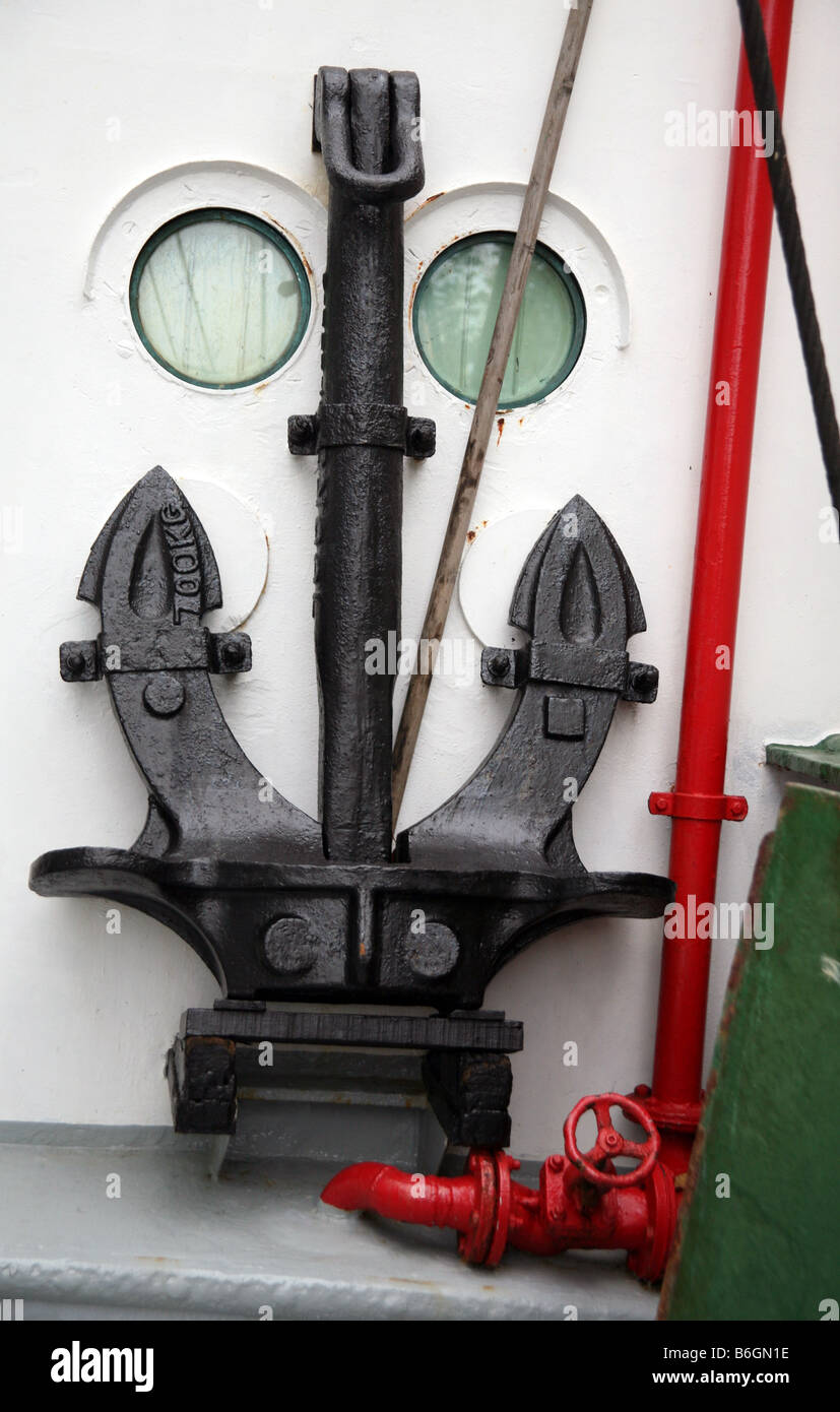 Spare anchor on ship hi-res stock photography and images - Alamy