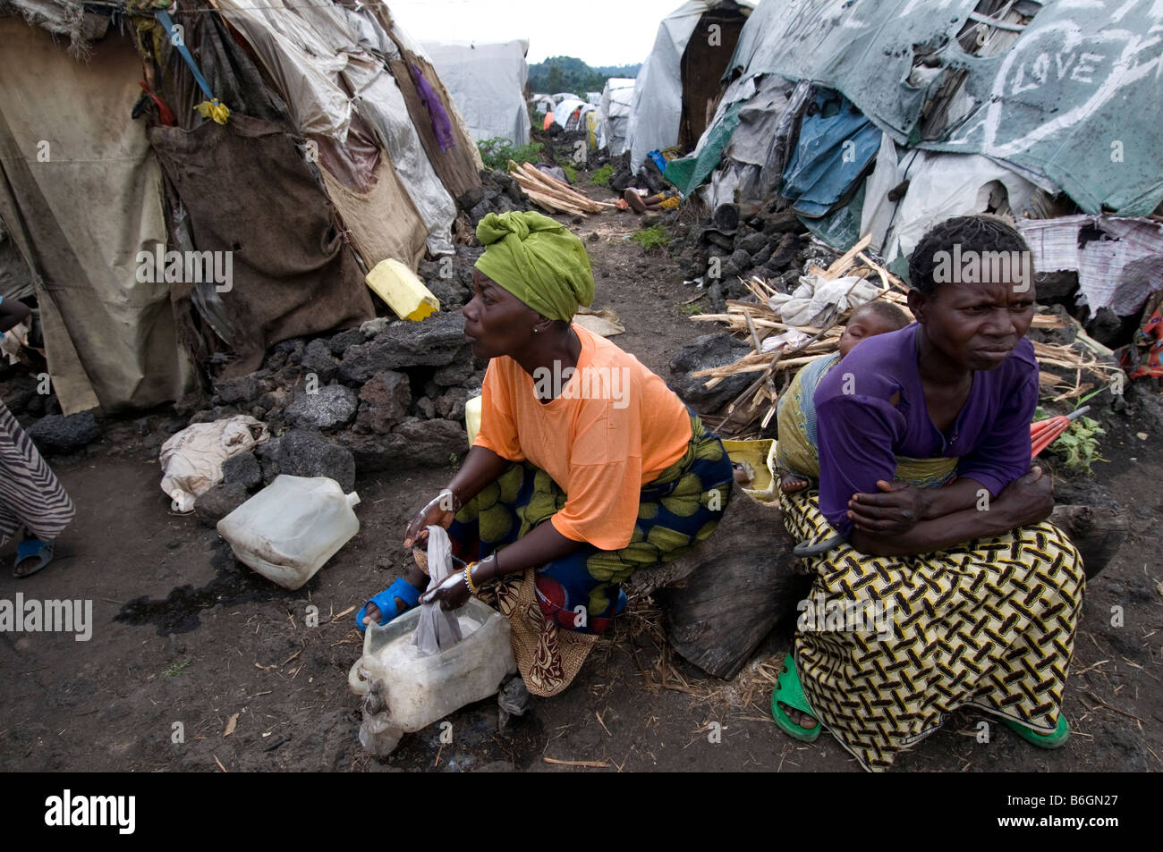 Homeless shelter women hi-res stock photography and images - Alamy