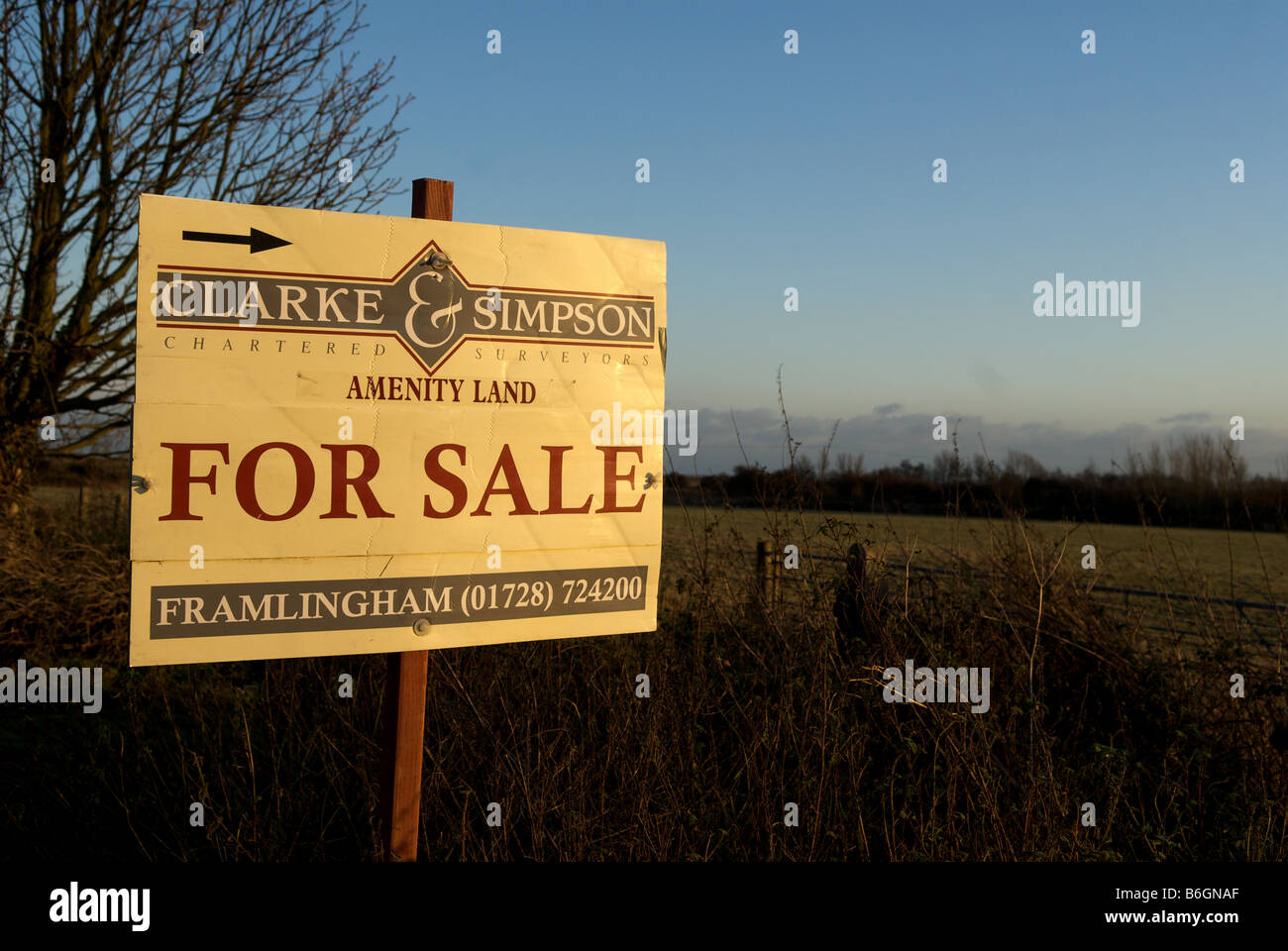 Land for sale sign hi-res stock photography and images - Alamy