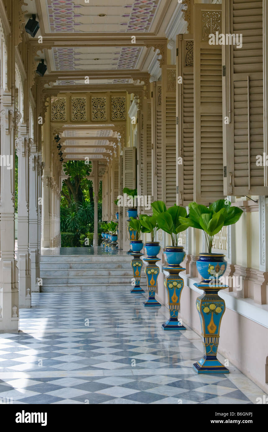 Colonial style house hi-res stock photography and images - Alamy