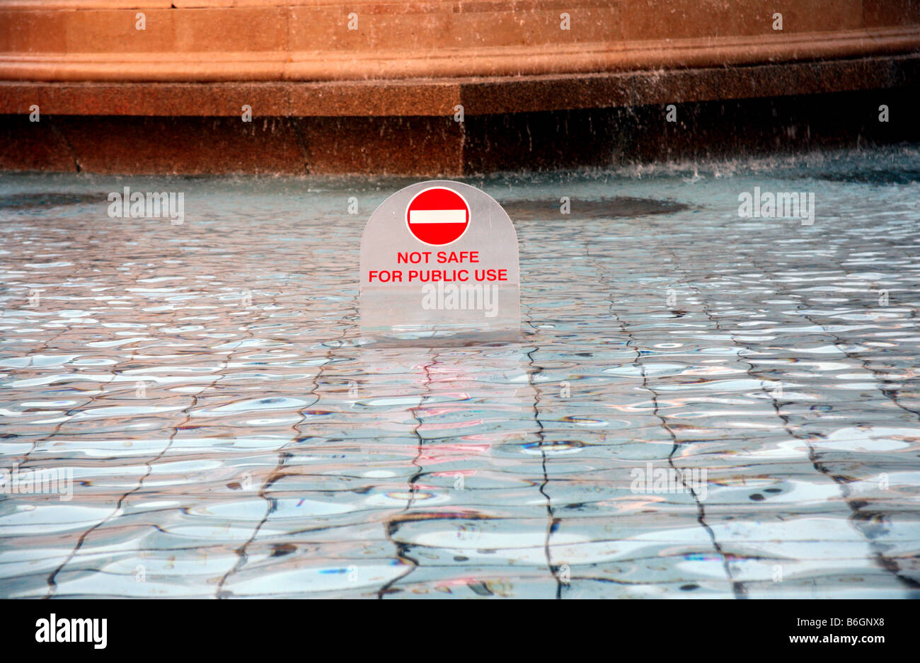 Trafalgar square sign hi-res stock photography and images - Alamy