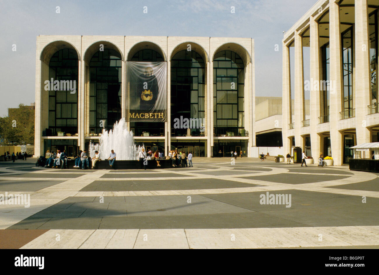 New York, Lincoln Centre, Metropolitan Opera House, The Met, main, east ...