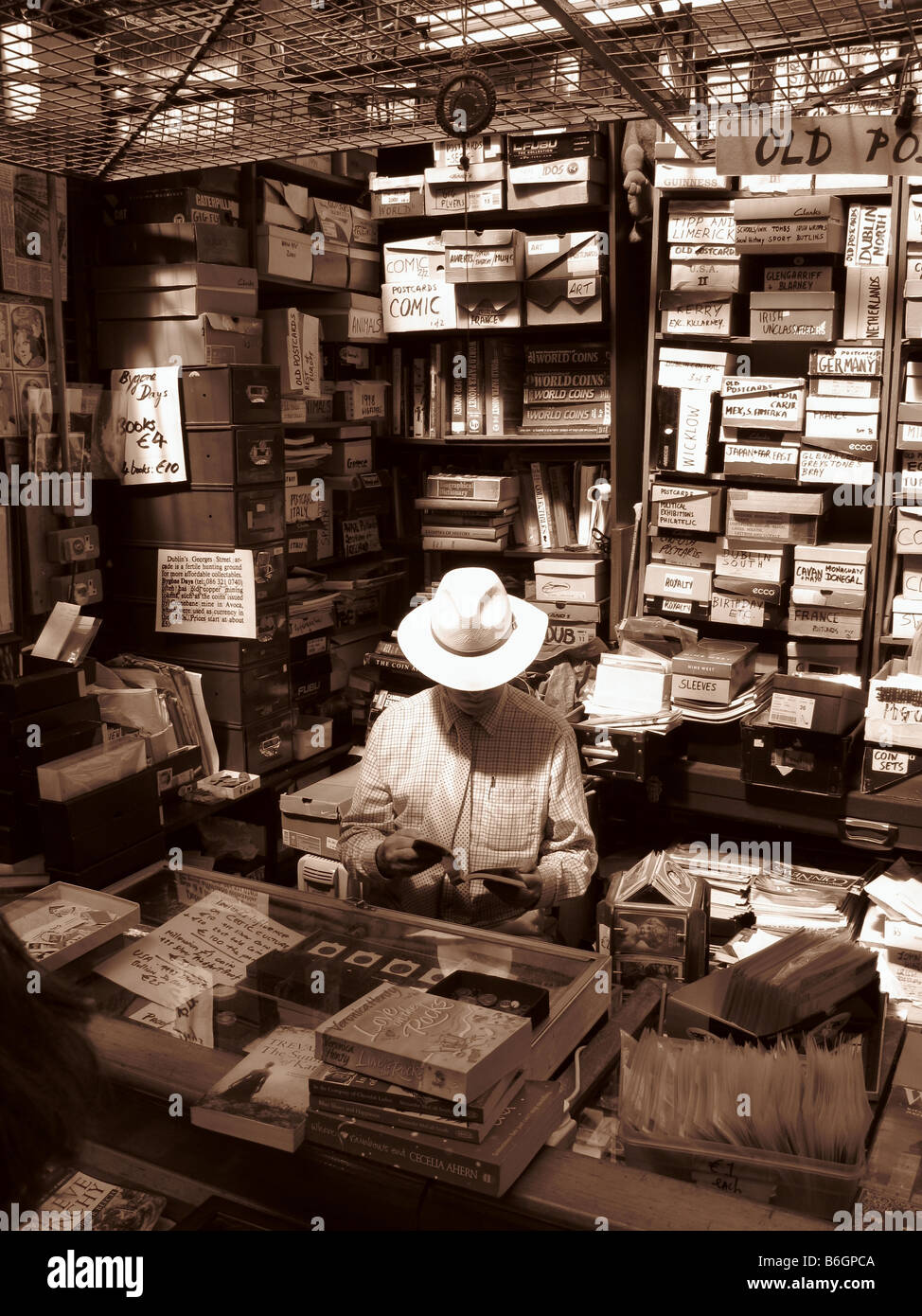 Old fashioned market stall hi-res stock photography and images - Alamy
