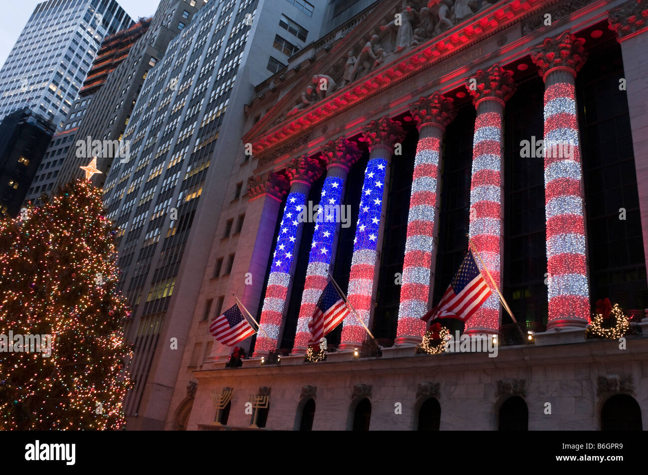 New york stock exchange christmas hi-res stock photography and images ...