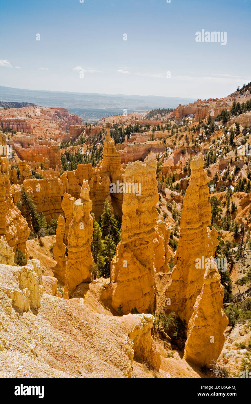 The Hoodoo rock formations as seen from Fairyland Point in Bryce Canyon ...