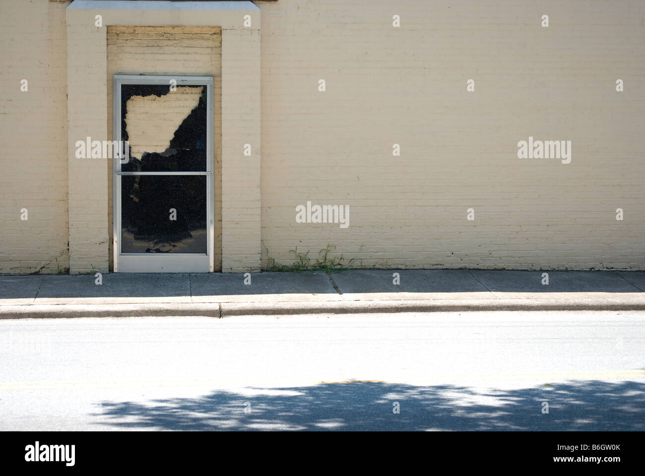 Shattered wall hi-res stock photography and images - Alamy
