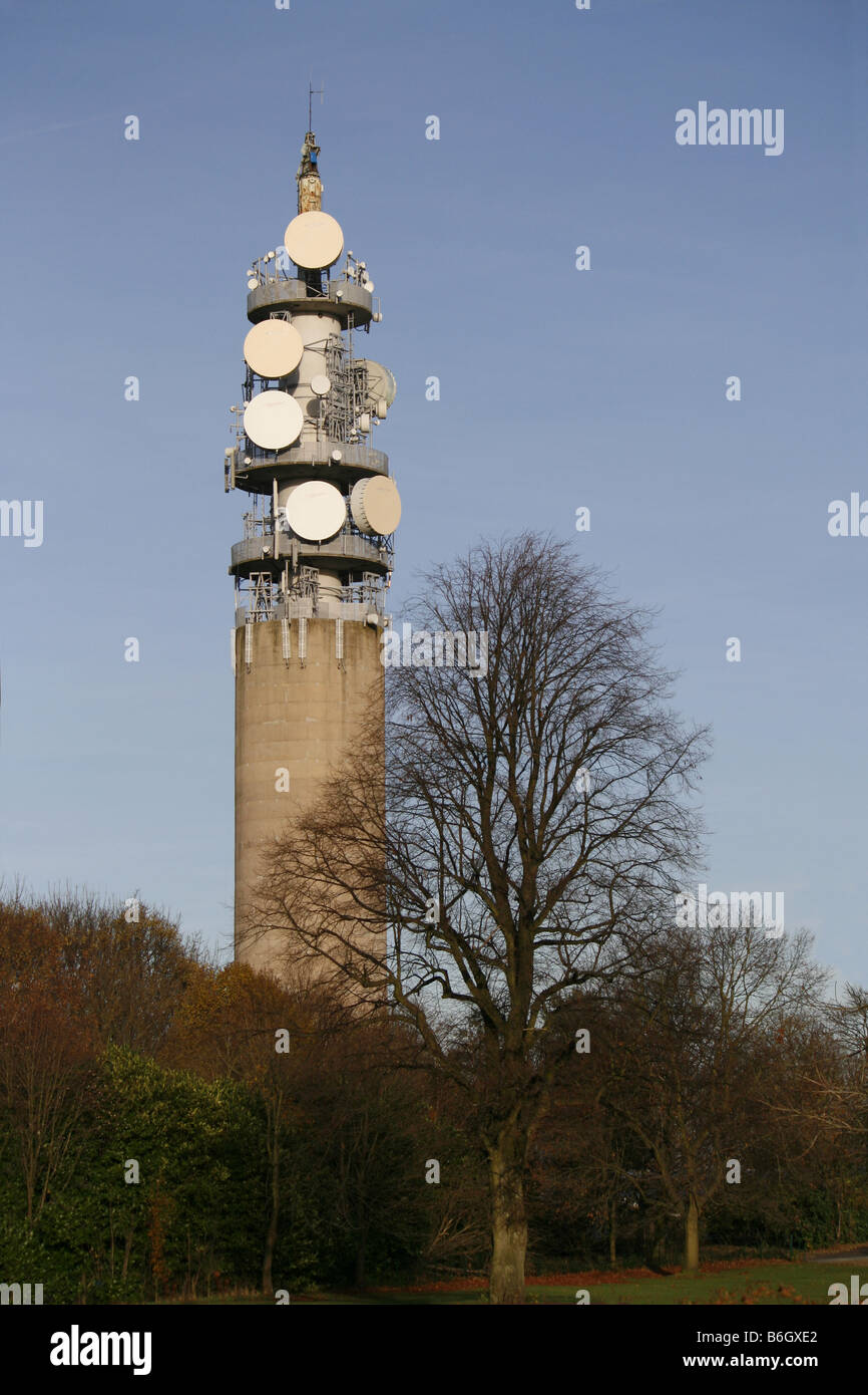 Communications masts hi-res stock photography and images - Alamy