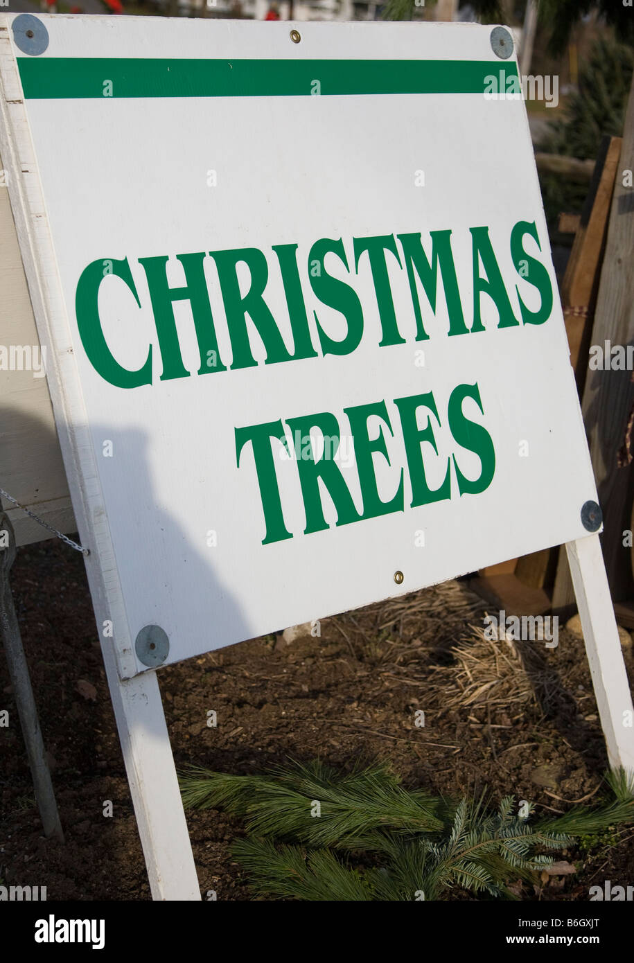 Do not enter sign with trees hi-res stock photography and images - Alamy