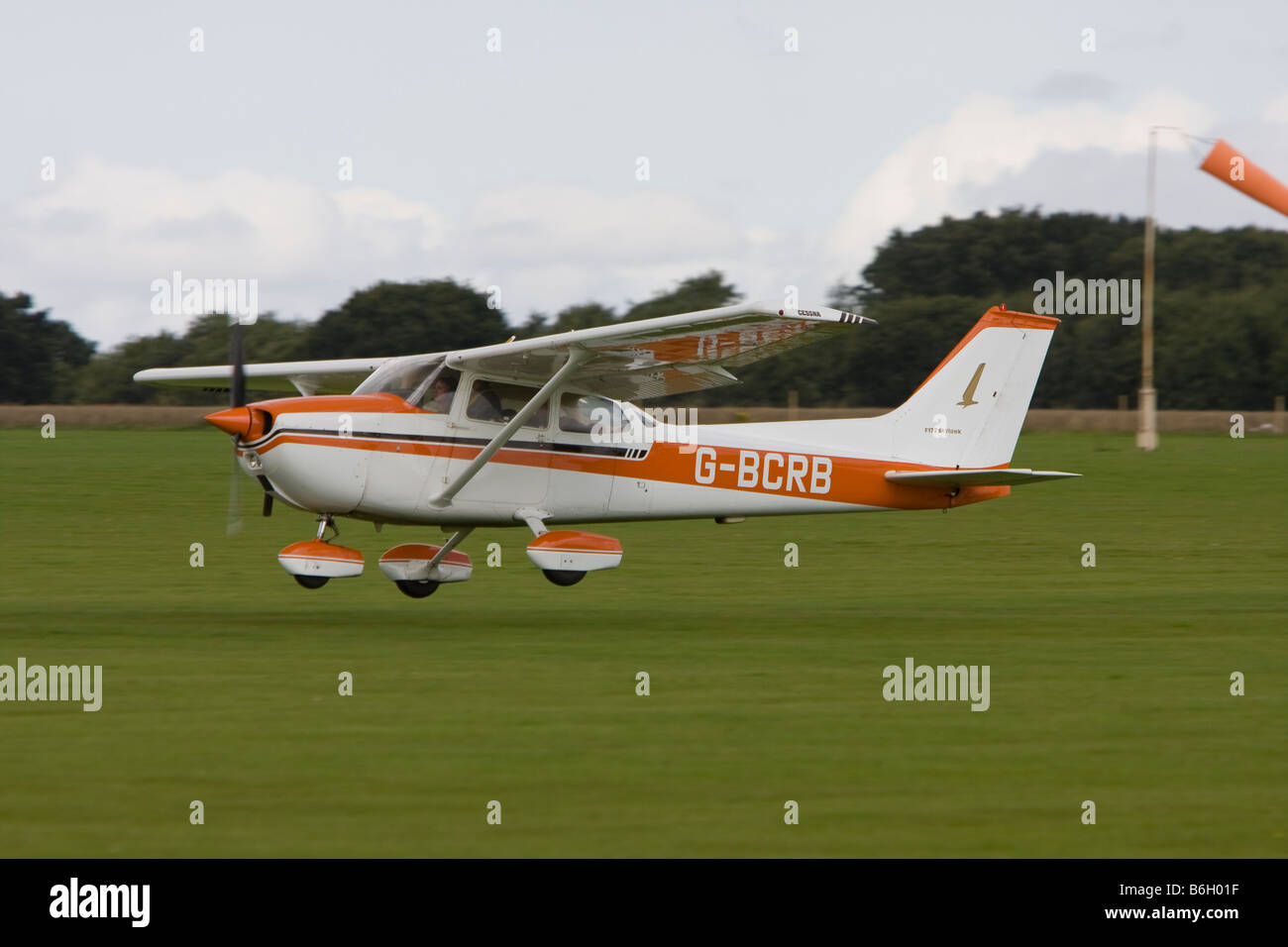 Reims Cessna 172 landing Stock Photo - Alamy