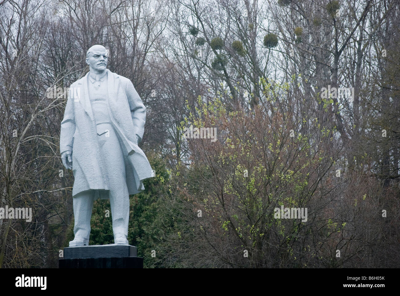 Lenin statue ukraine hi-res stock photography and images - Alamy