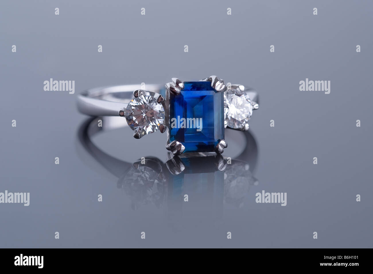 Diamond setting hi-res stock photography and images - Alamy