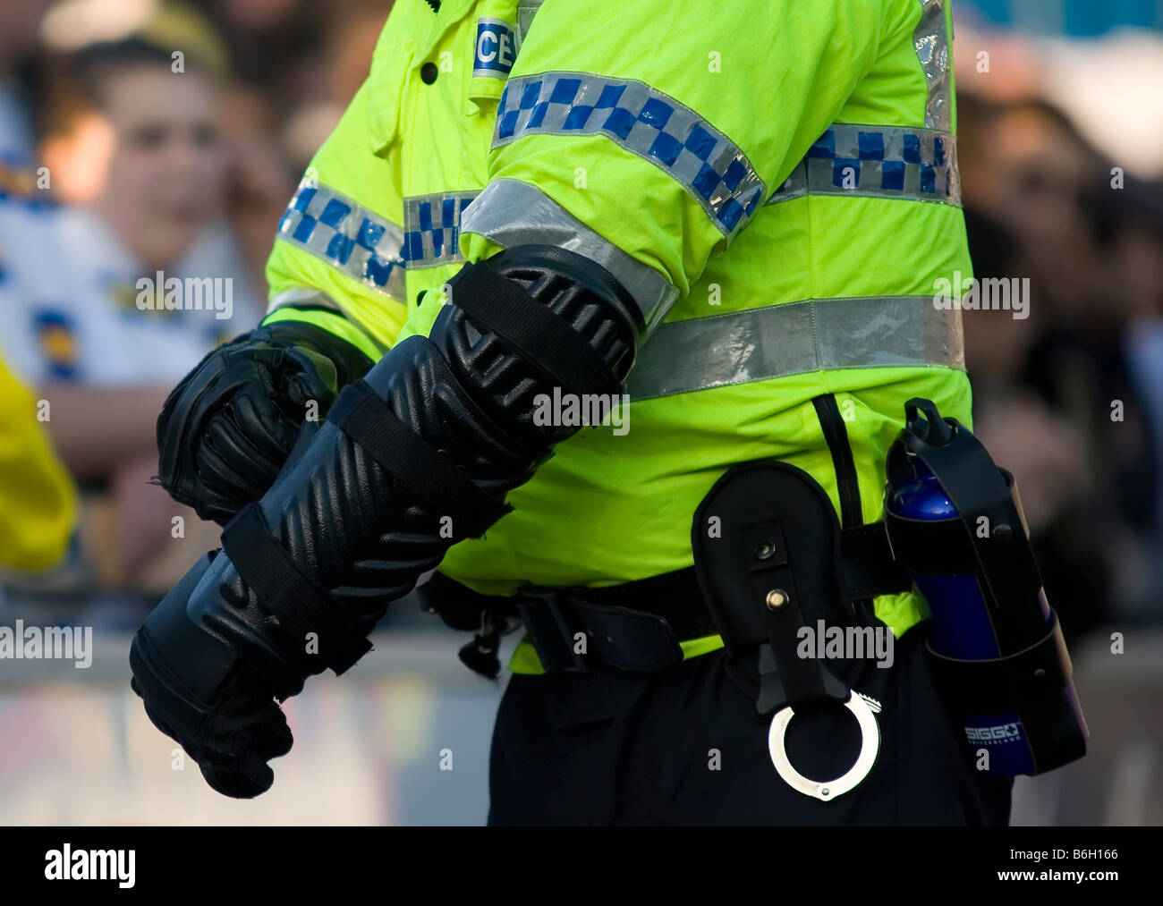 English policeman hi-res stock photography and images - Alamy