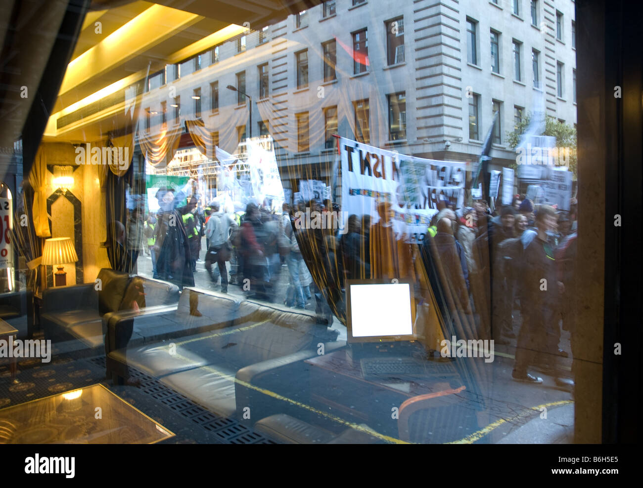 View shop window hi-res stock photography and images - Alamy