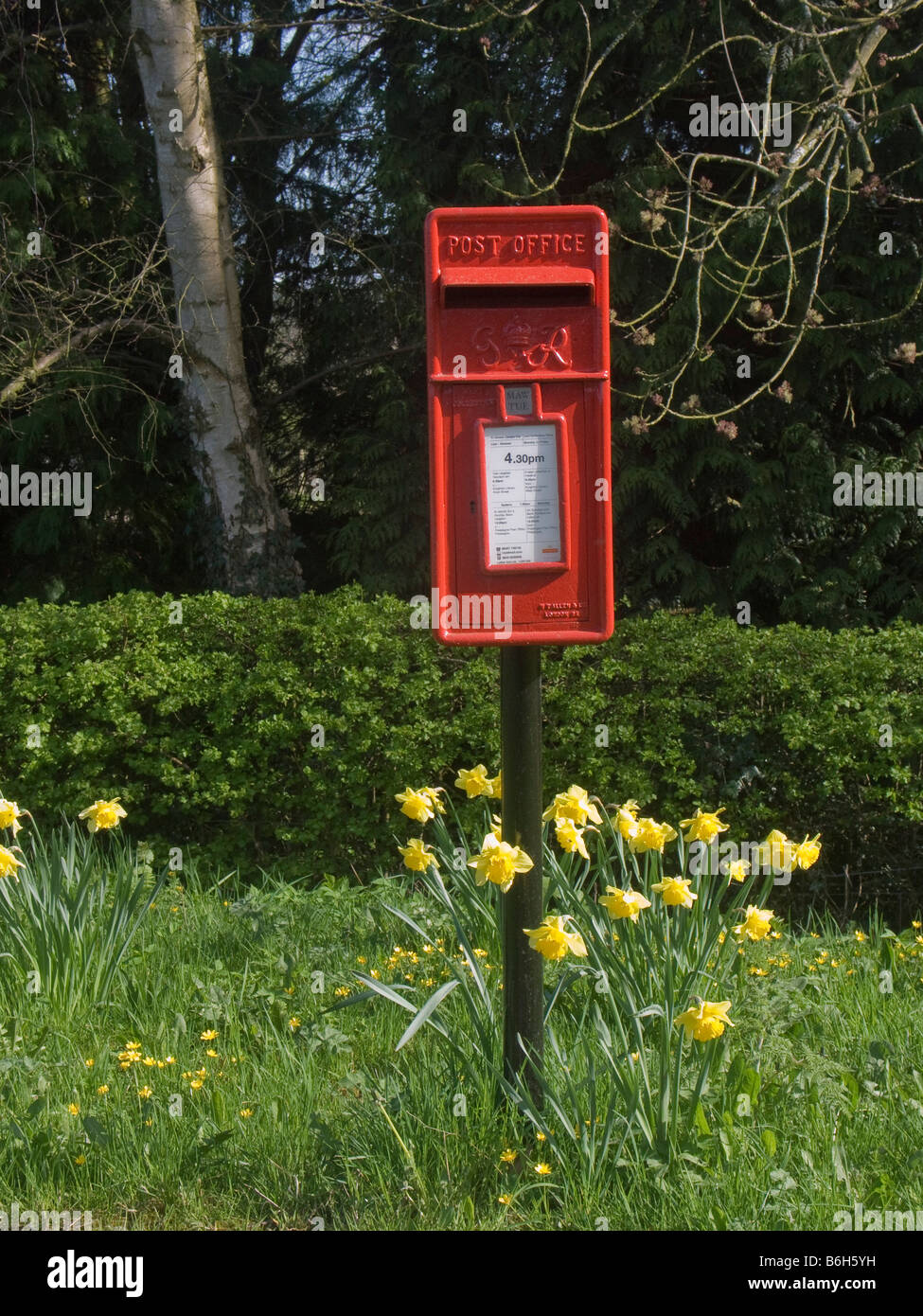 Rural letterbox hi-res stock photography and images - Alamy