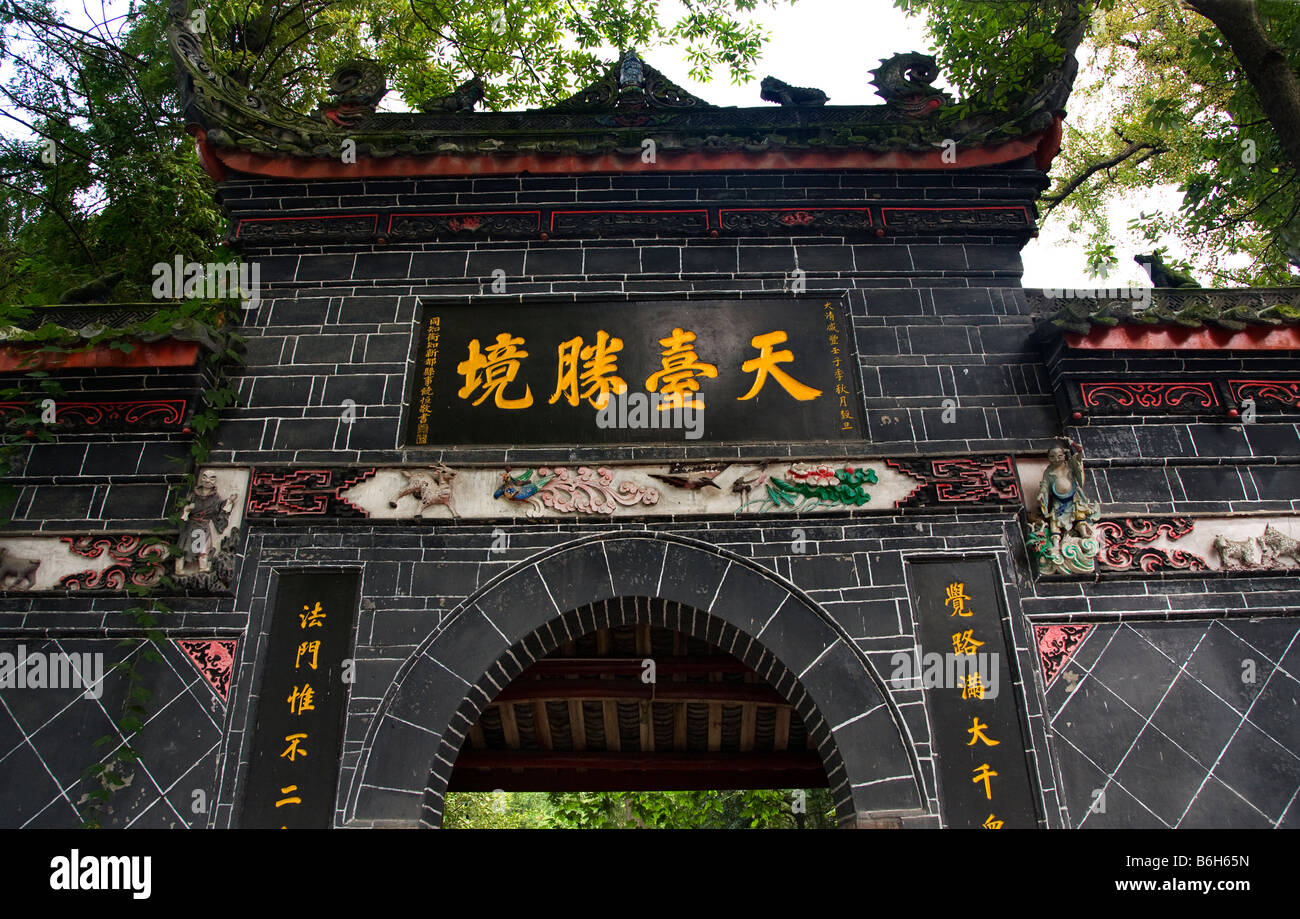 Heavenly Platform Gate Baoguang Si Shining Treasure Buddhist Temple ...