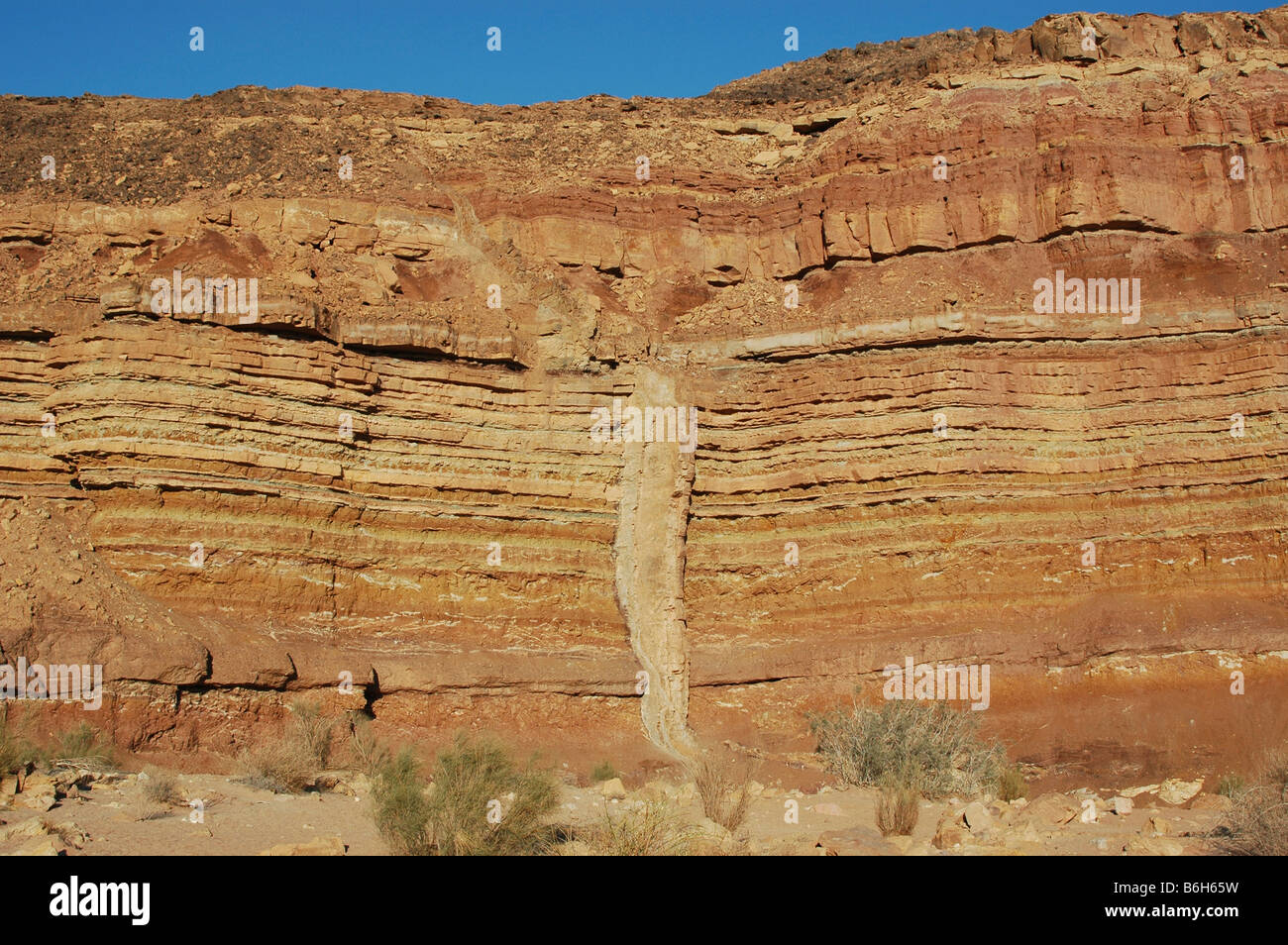 Israel Negev plains Rock formation Stock Photo - Alamy
