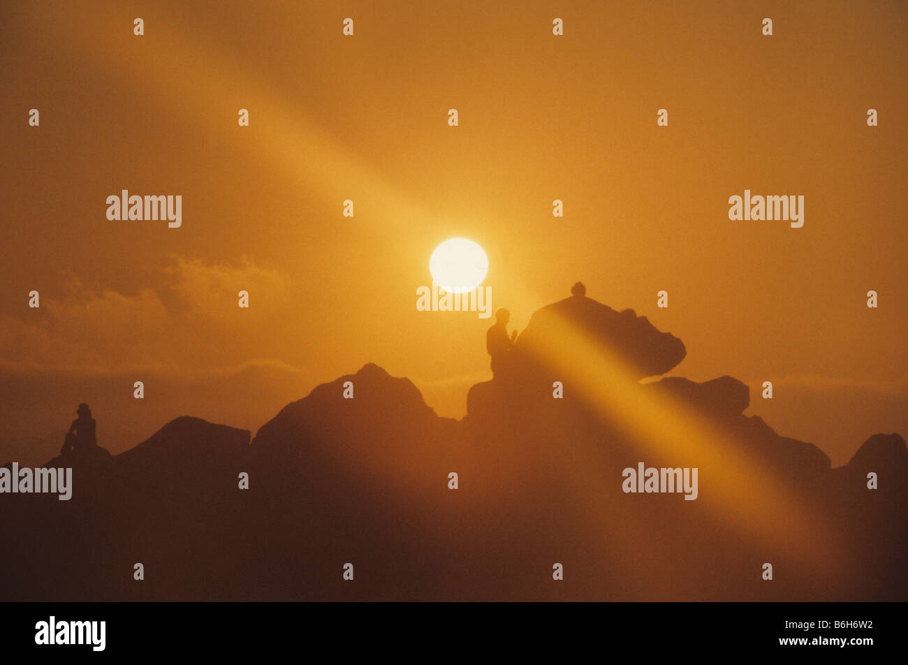 Sun sets evening hi-res stock photography and images - Alamy