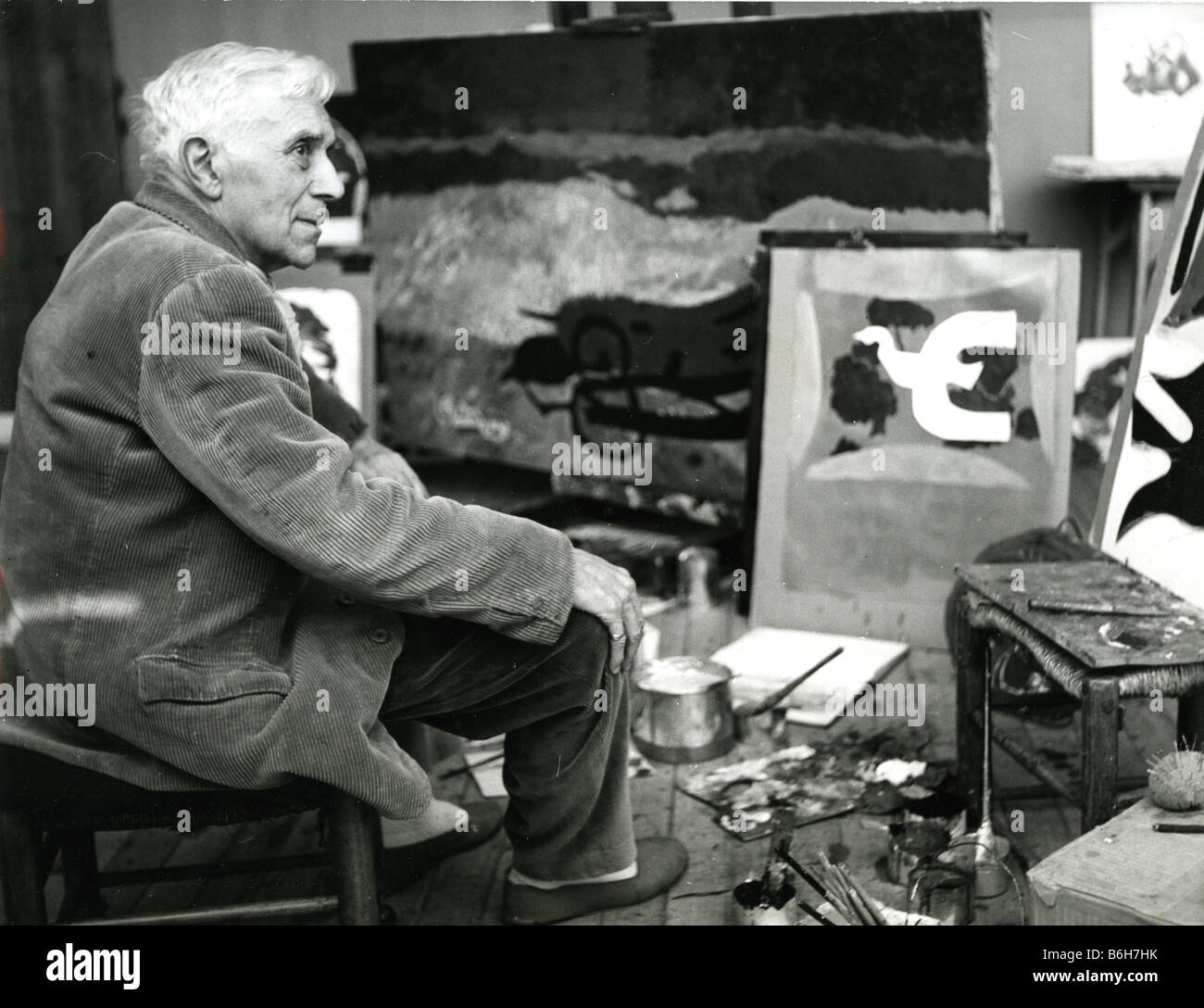 GEORGES BRAQUE French painter in his Paris studio Stock Photo - Alamy