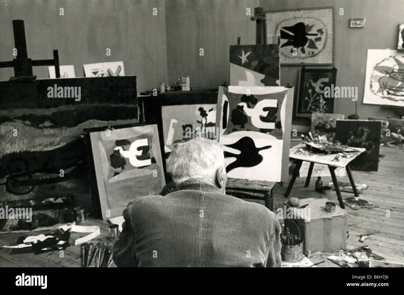 GEORGES BRAQUE French painter in his Paris studio Stock Photo - Alamy