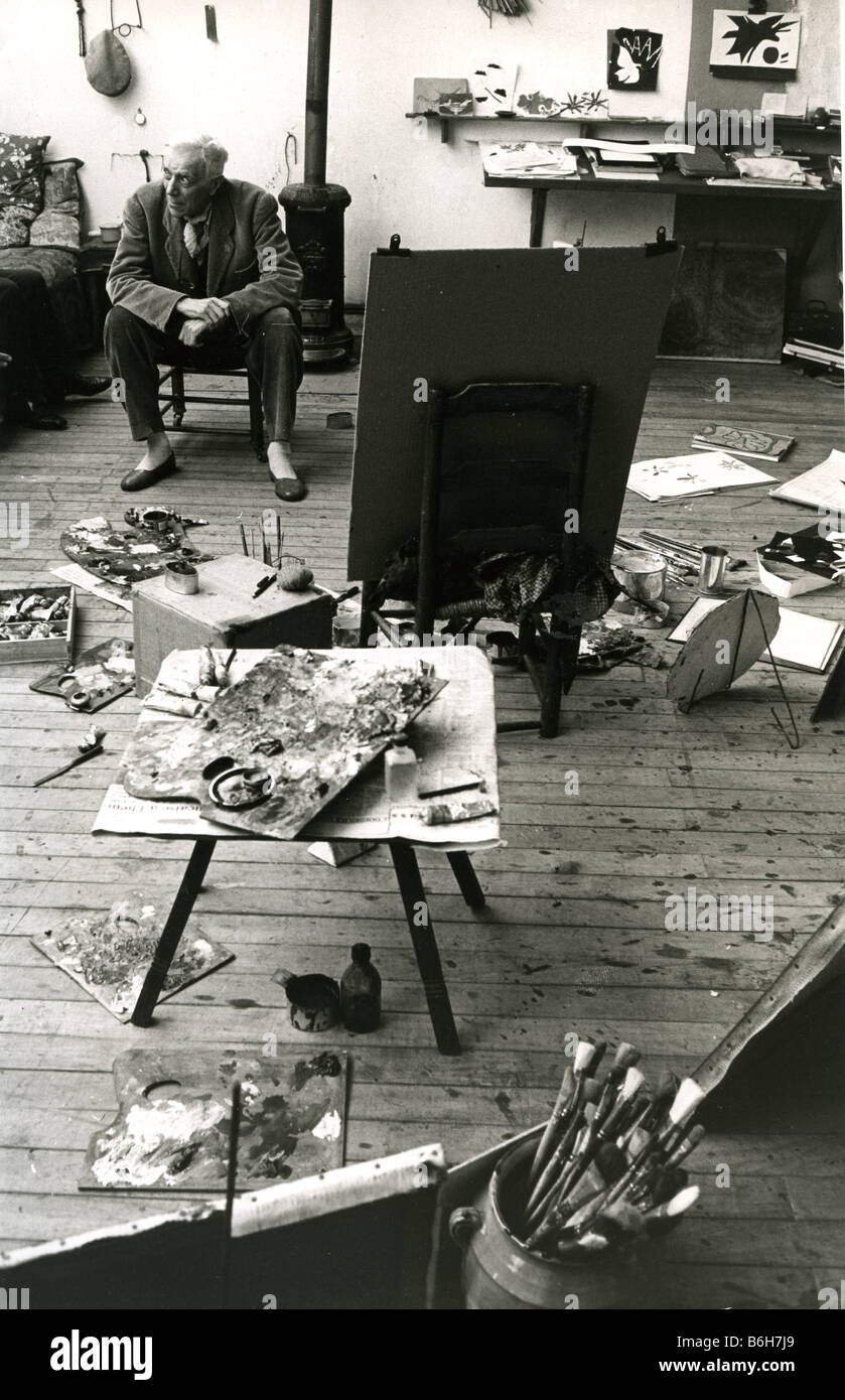GEORGES BRAQUE French painter in his Paris studio Stock Photo - Alamy