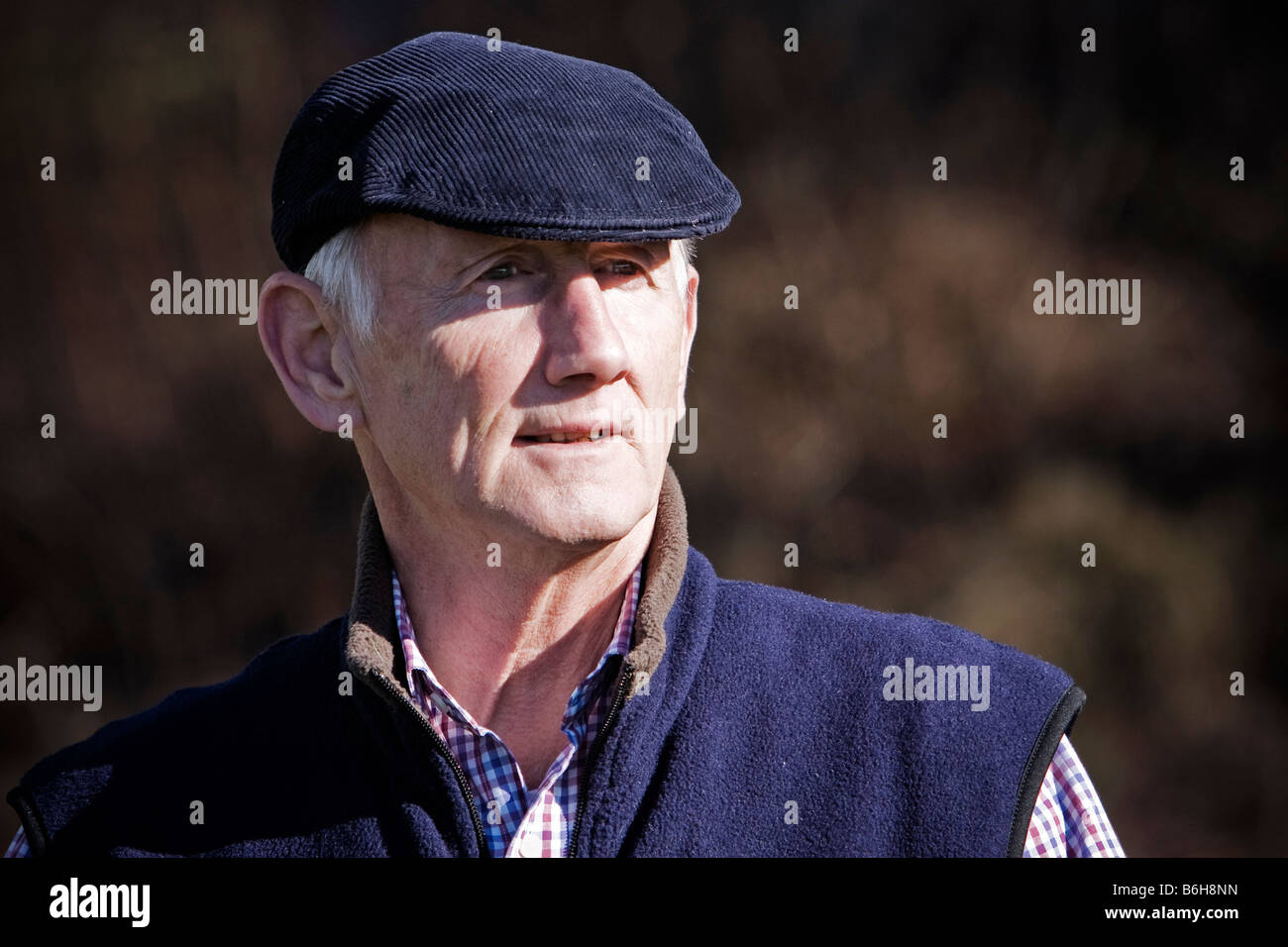 Senior man in flat cap looking thoughtful outside Stock Photo - Alamy