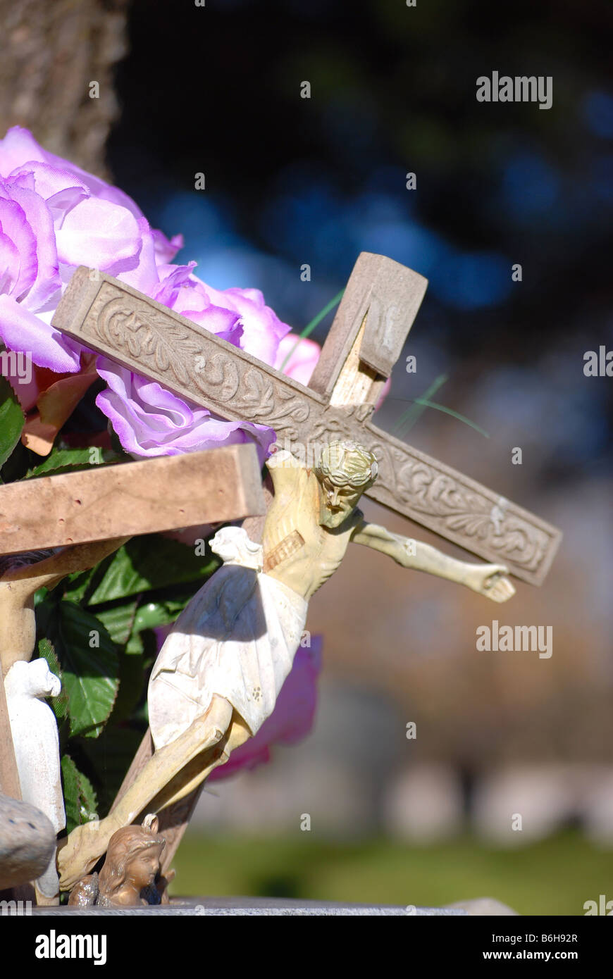 Jesus on cross cemetery hi-res stock photography and images - Alamy